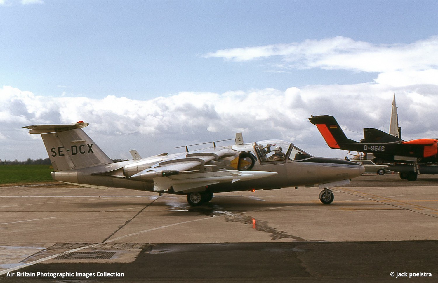 Why does the Saab 105G have text in german? : r/Warthunder